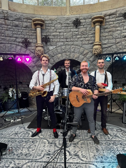 Foxland | Upbeat Acoustic Folk Band | Entertainment Nation