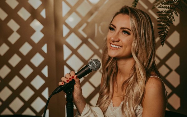 Freya Jane | Stunning Solo Vocalist | Entertainment Nation
