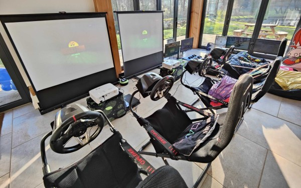 Amazing Arcade | Pop-Up Gaming Experience | Entertainment Nation