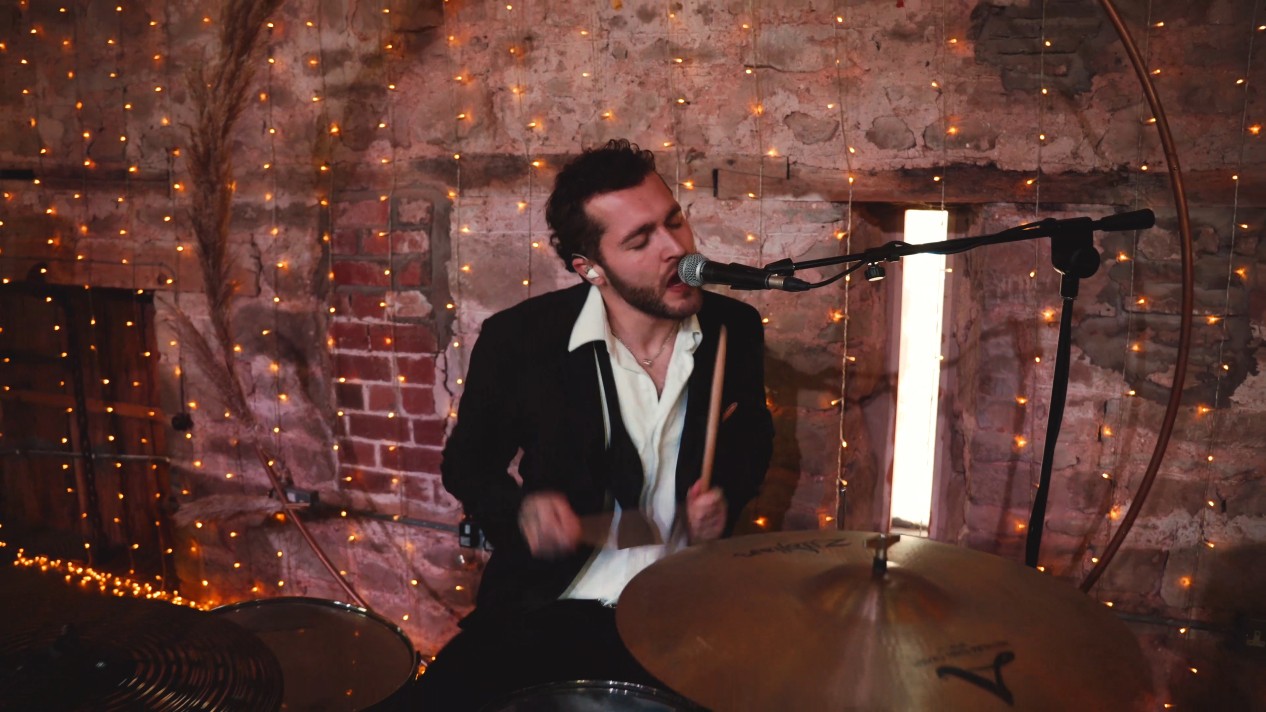 Stand Easy | Lively 4-Piece Pop & Rock Band | Entertainment Nation