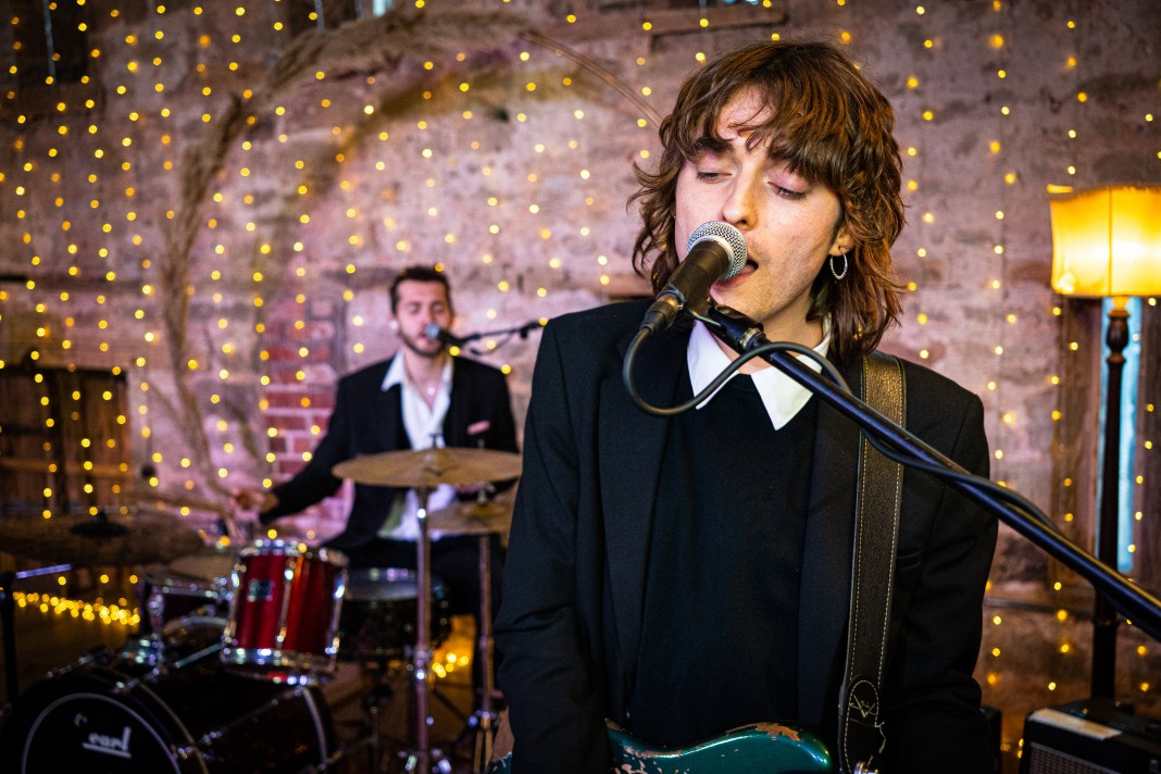 Stand Easy | Lively 4-Piece Pop & Rock Band | Entertainment Nation