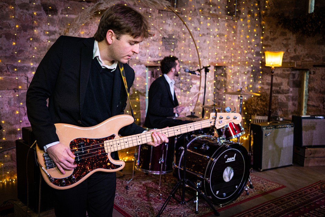 Stand Easy | Lively 4-Piece Pop & Rock Band | Entertainment Nation