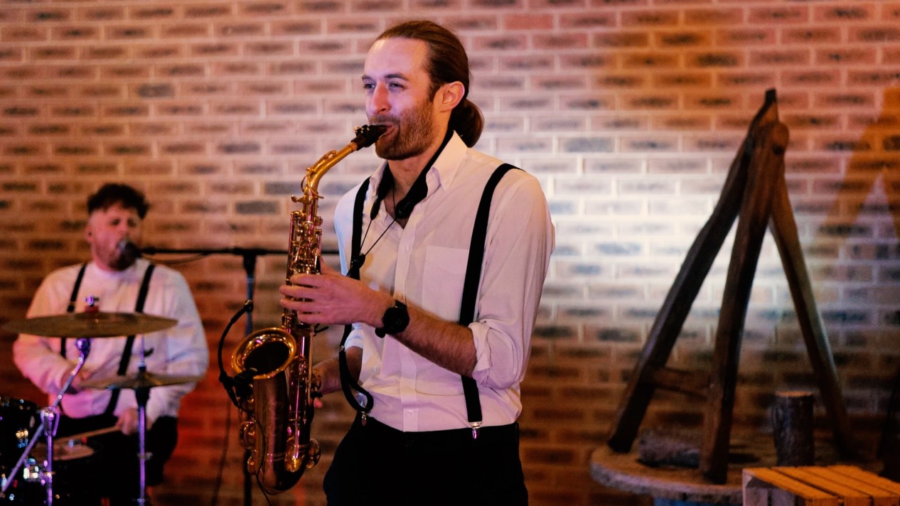 Ember Nights | Unmissable 5-Piece Pop & Rock Band | Entertainment Nation