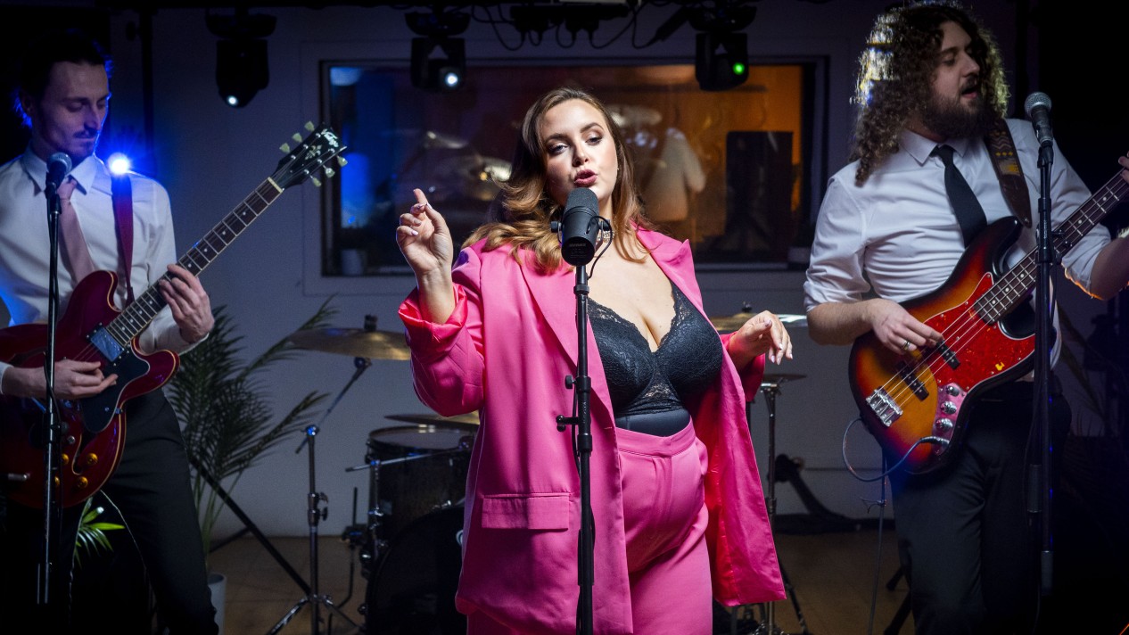 Dim The Lights | Outstanding 4-Piece Pop & Rock Band | Entertainment Nation