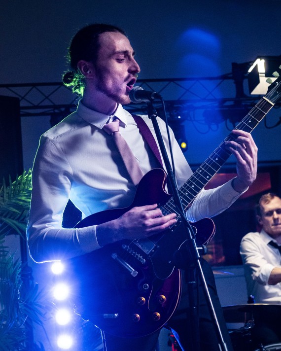 Dim The Lights | Outstanding 4-Piece Pop & Rock Band | Entertainment Nation