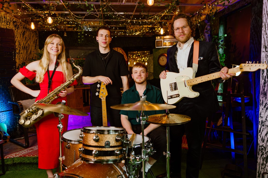 Paper Kisses | Crowd-Pleasing 4-Piece Party Band | Entertainment Nation