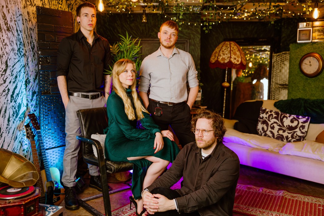 Paper Kisses | Crowd-Pleasing 4-Piece Party Band | Entertainment Nation