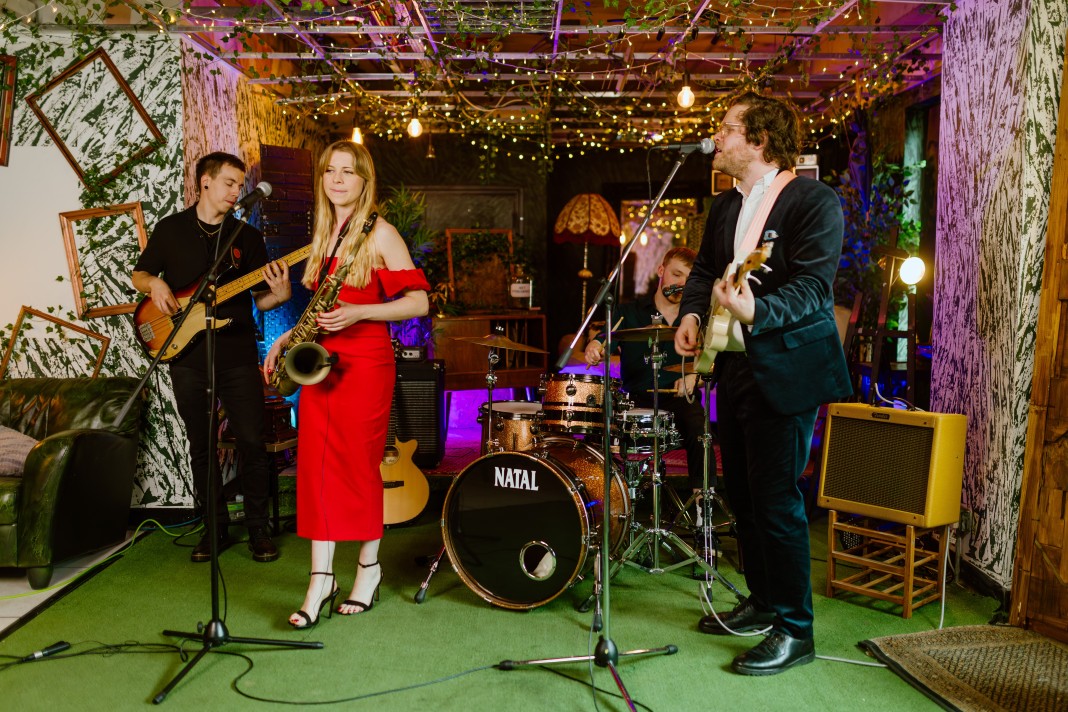Paper Kisses | Crowd-Pleasing 4-Piece Party Band | Entertainment Nation