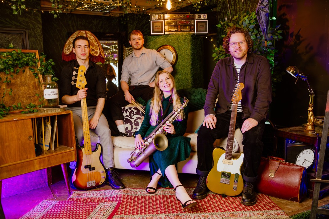 Paper Kisses | Crowd-Pleasing 4-Piece Party Band | Entertainment Nation