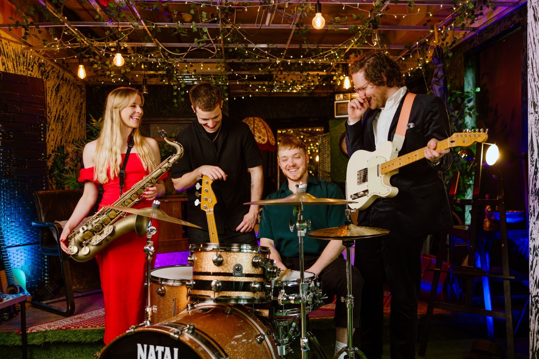 Paper Kisses | Crowd-Pleasing 4-Piece Party Band | Entertainment Nation