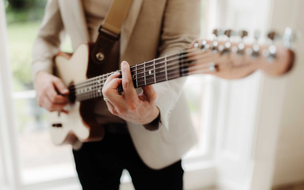 George Simons | Charming Singing Guitarist & Pianist | Entertainment Nation