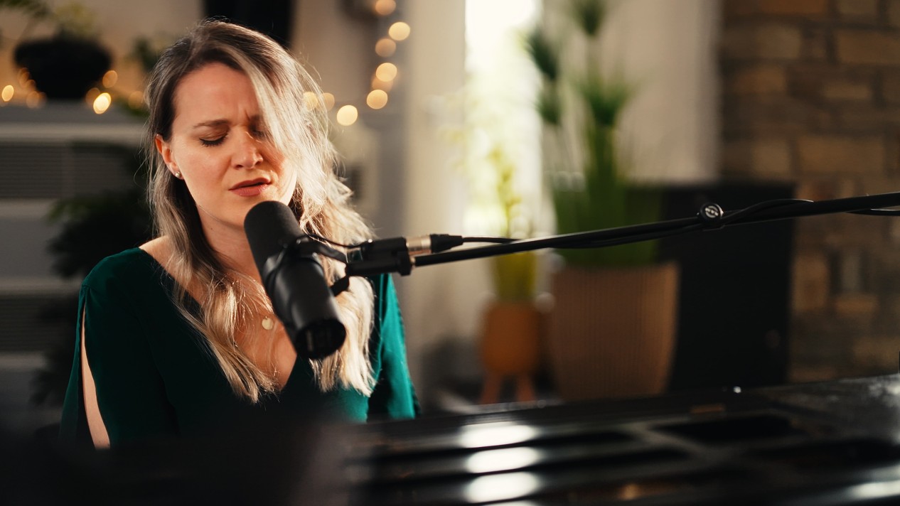 Sara Lake | Captivating Solo Singer & Pianist | Entertainment Nation