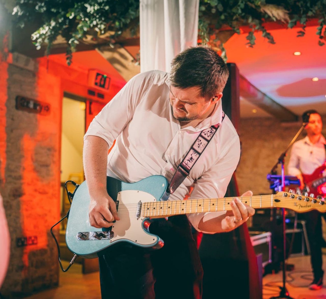 Fern & Will's Natural Rustic Wedding With The Lightmen - Entertainment ...