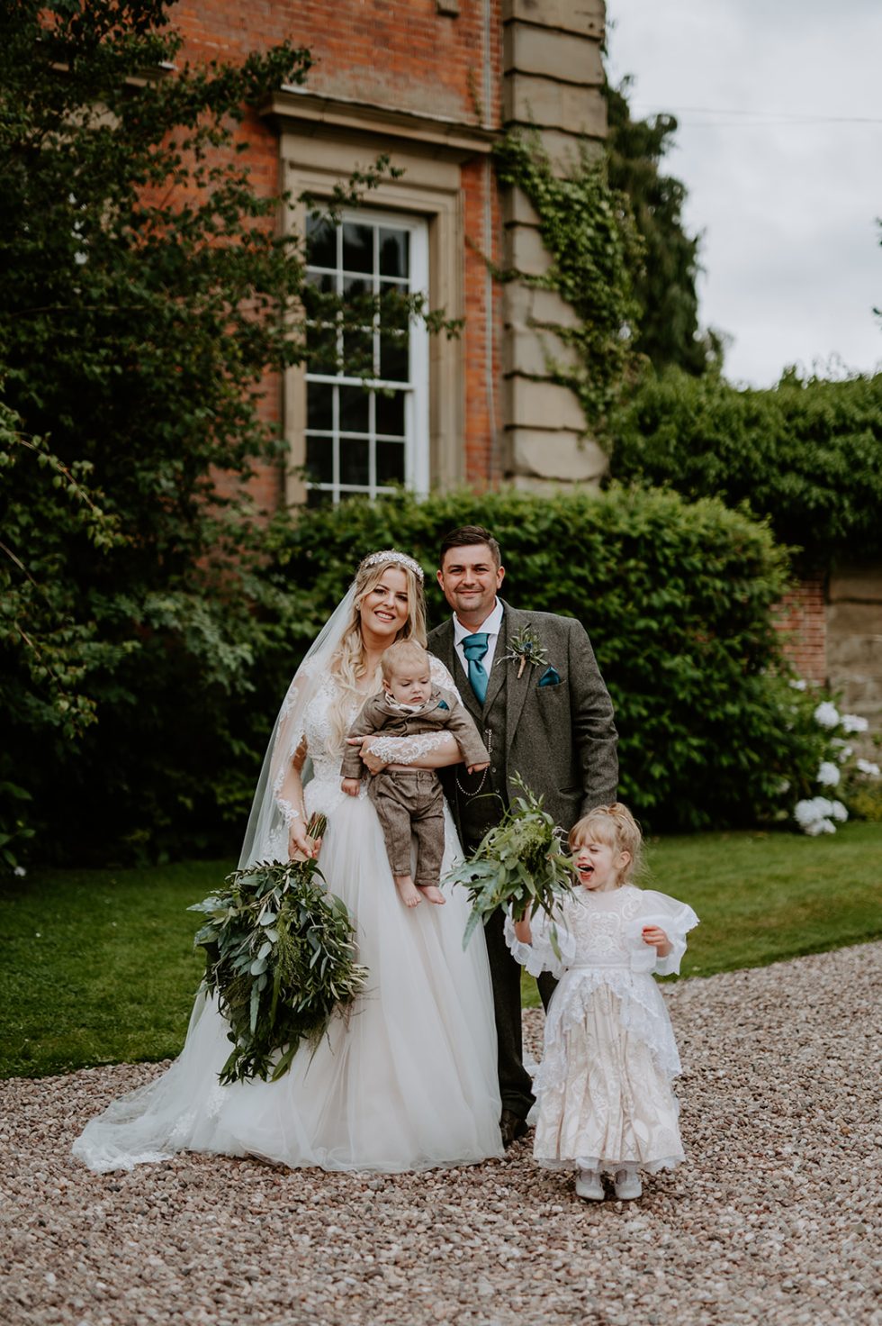 Abi & Rob's Earthy Wedding with The Wildermen - Entertainment Nation Blog